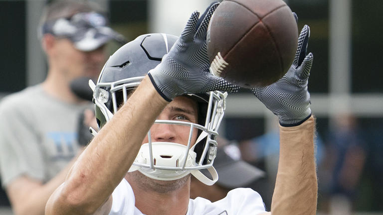 Raiders Sign Super Bowl-Winning Ex-Eagles WR & Las Vegas Native