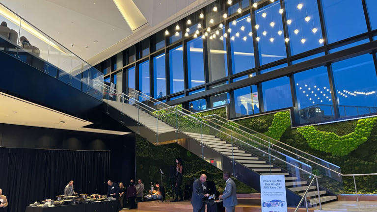 Pittsburgh's newest skyscraper opens for business