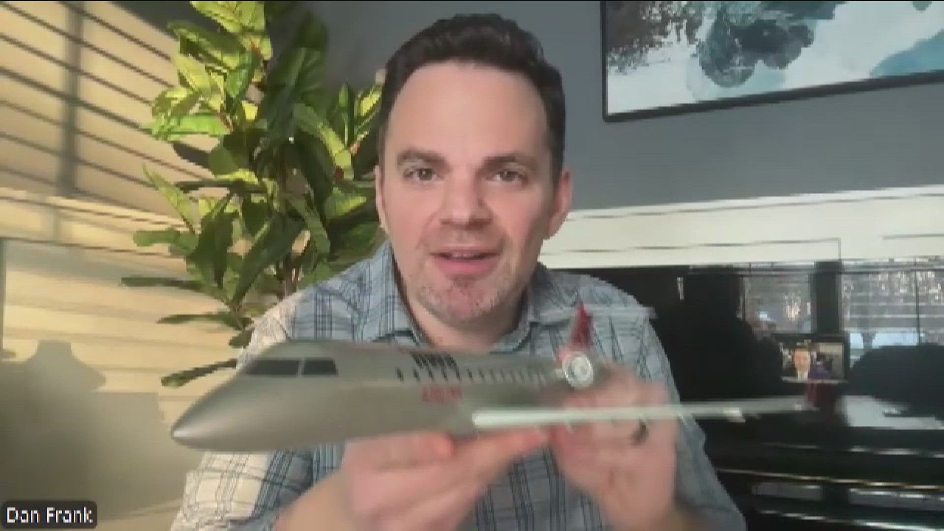 Former pilot weighs in on Toronto crash