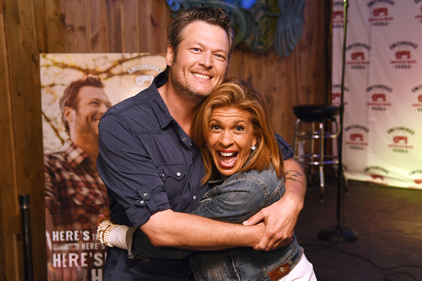 Blake Shelton Made Hoda Kotb Blush Singing to Her on TODAY: "Look at ...