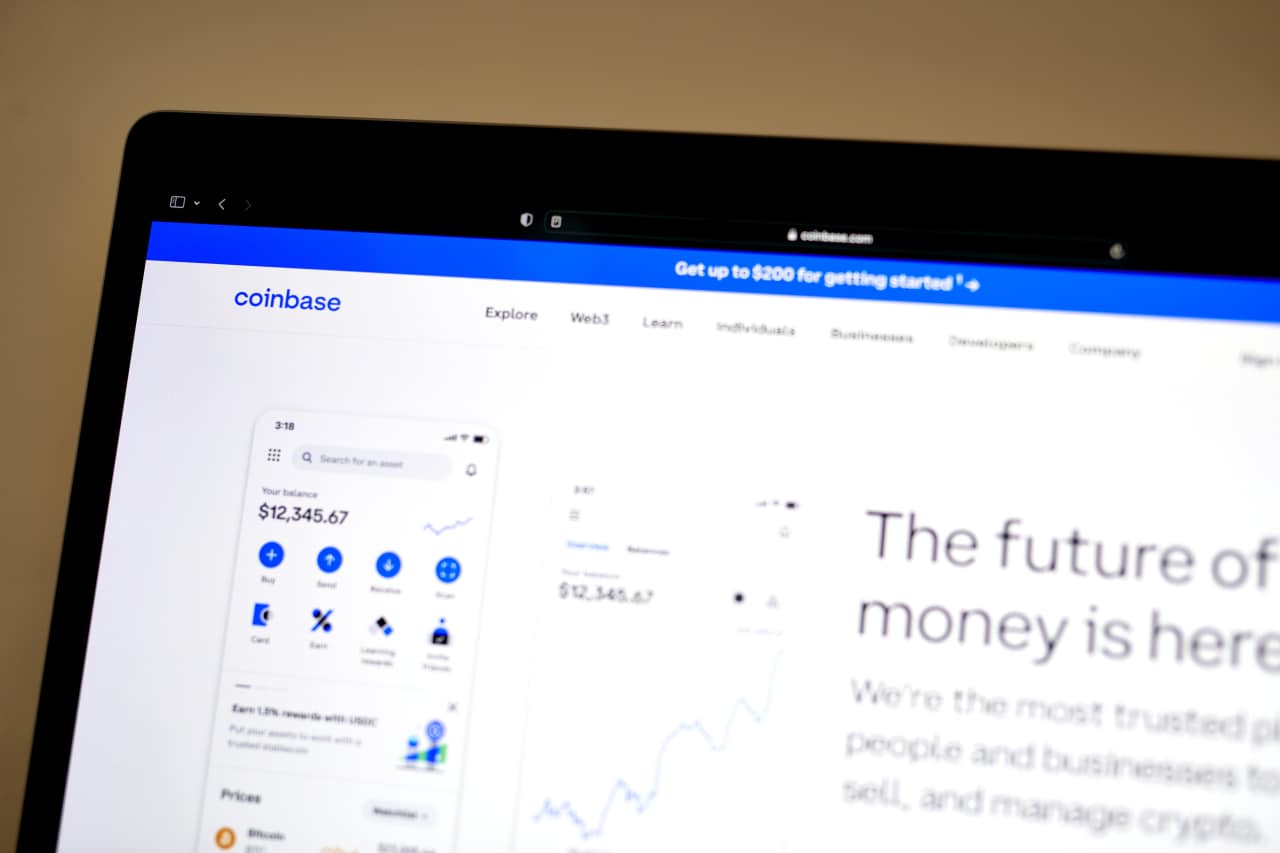 Coinbase Gets 2 Price Target Bumps. Why the Stock Is Falling Anyway.