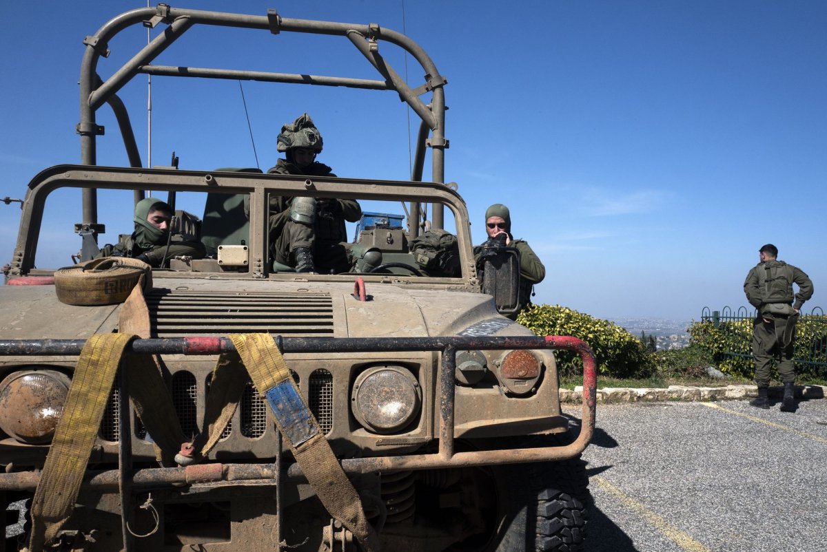 Israeli forces pull out, Lebanese Army and displaced return to villages ...