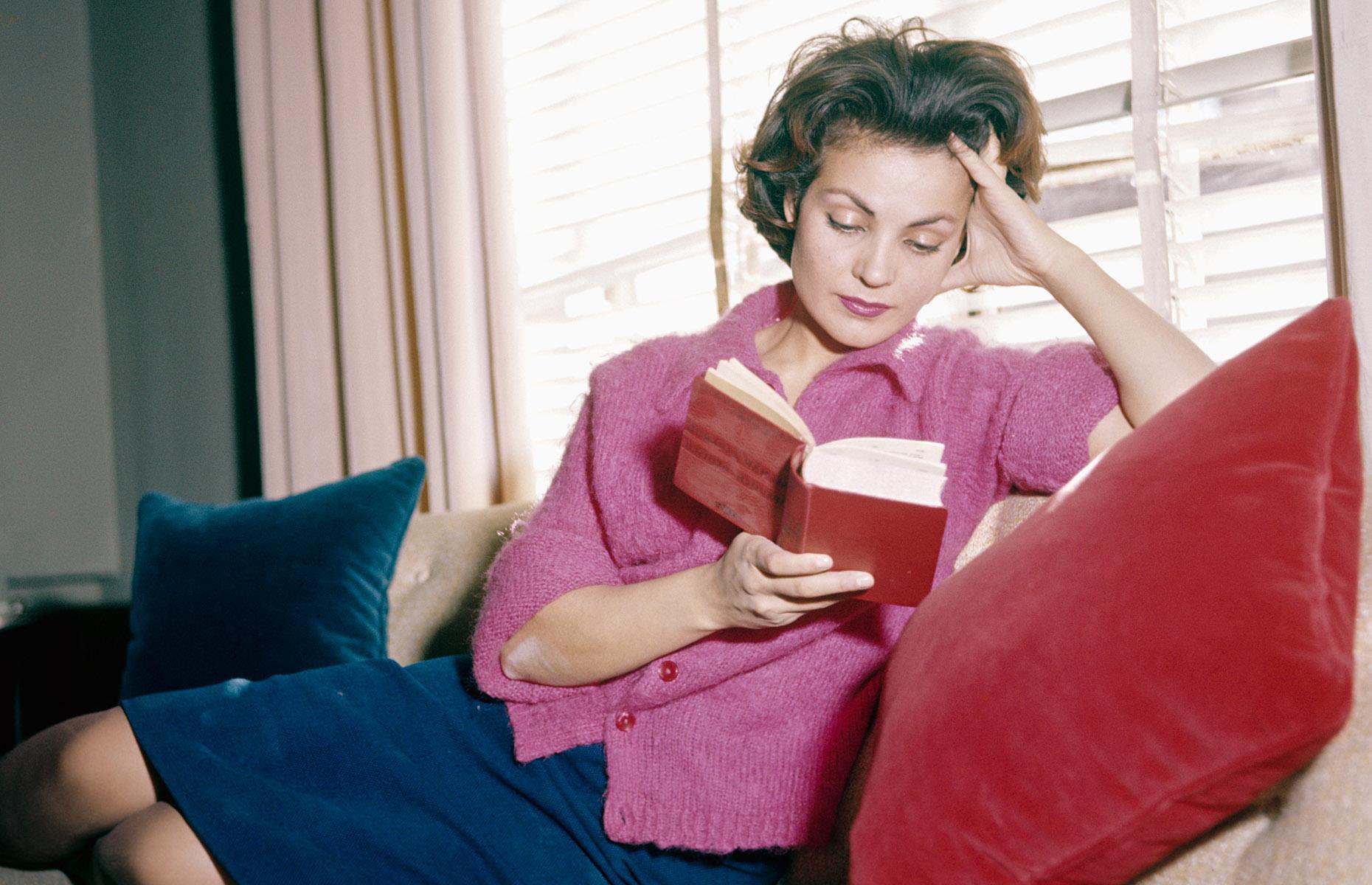 Julio Iglesias, Miguel Bosé, Elizabeth Taylor y otras estrellas inmortalizadas en cautivadoras ...