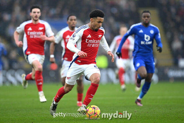 “메시와 똑같다”→17살 윙어, 벌써 루니급 활약→ 홀딱반한 EPL…이번 시즌 3골1AS로 레전드와 어깨 나란히 →‘잠재적 슈퍼스타’칭찬 쏟아졌다