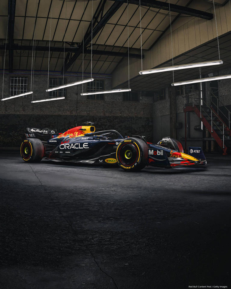 Red Bull licht tipje van de sluier op bij 2025-auto met studiofoto's