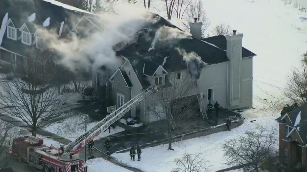 1 dead, 1 injured after fire sweeps through house in Naperville, Illinois