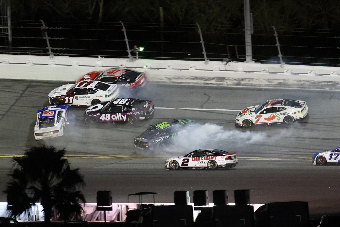 Crashes, repeat victory, Donald Trump visit: the best photos from a ...