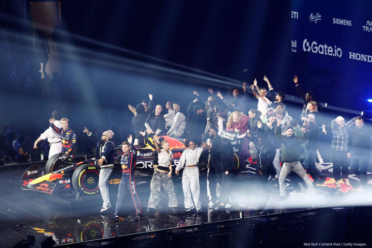 Red Bull licht tipje van de sluier op bij 2025-auto met studiofoto's