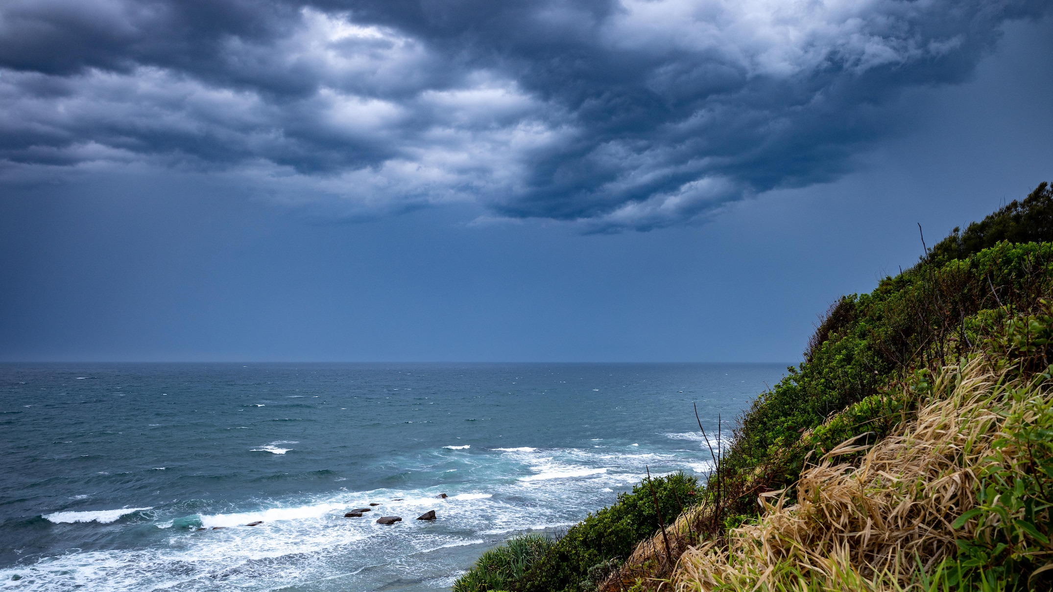 More rain hits flood-ravaged Queensland, hazardous surf set to batter ...