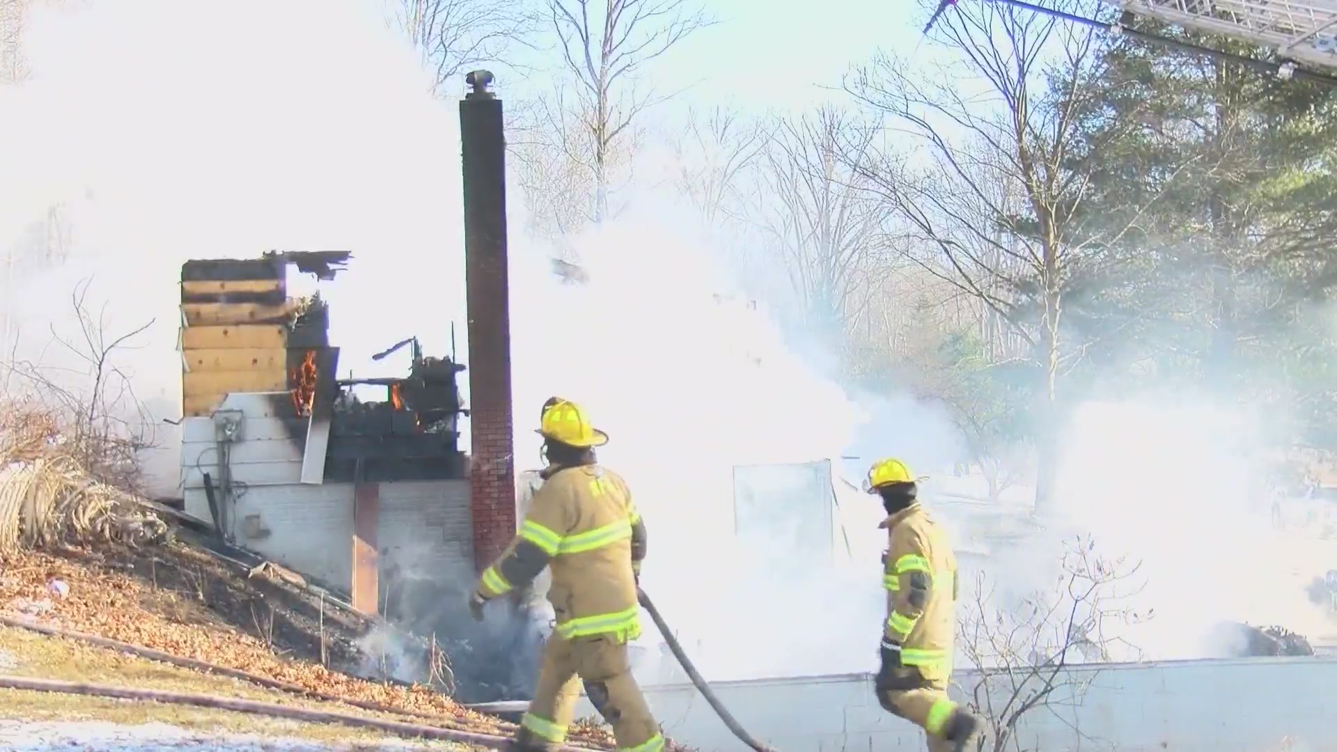 Firefighters fight fully engulfed house fire in Saxton