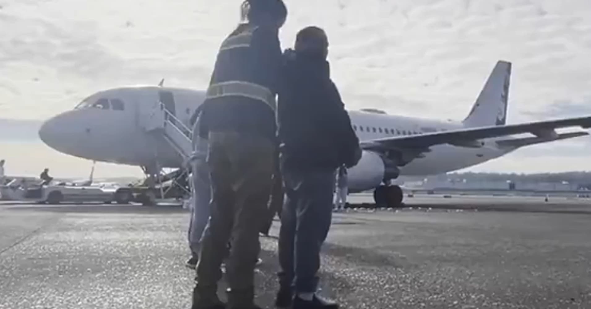 White House posts video of immigrants in shackles, calls deportation ...