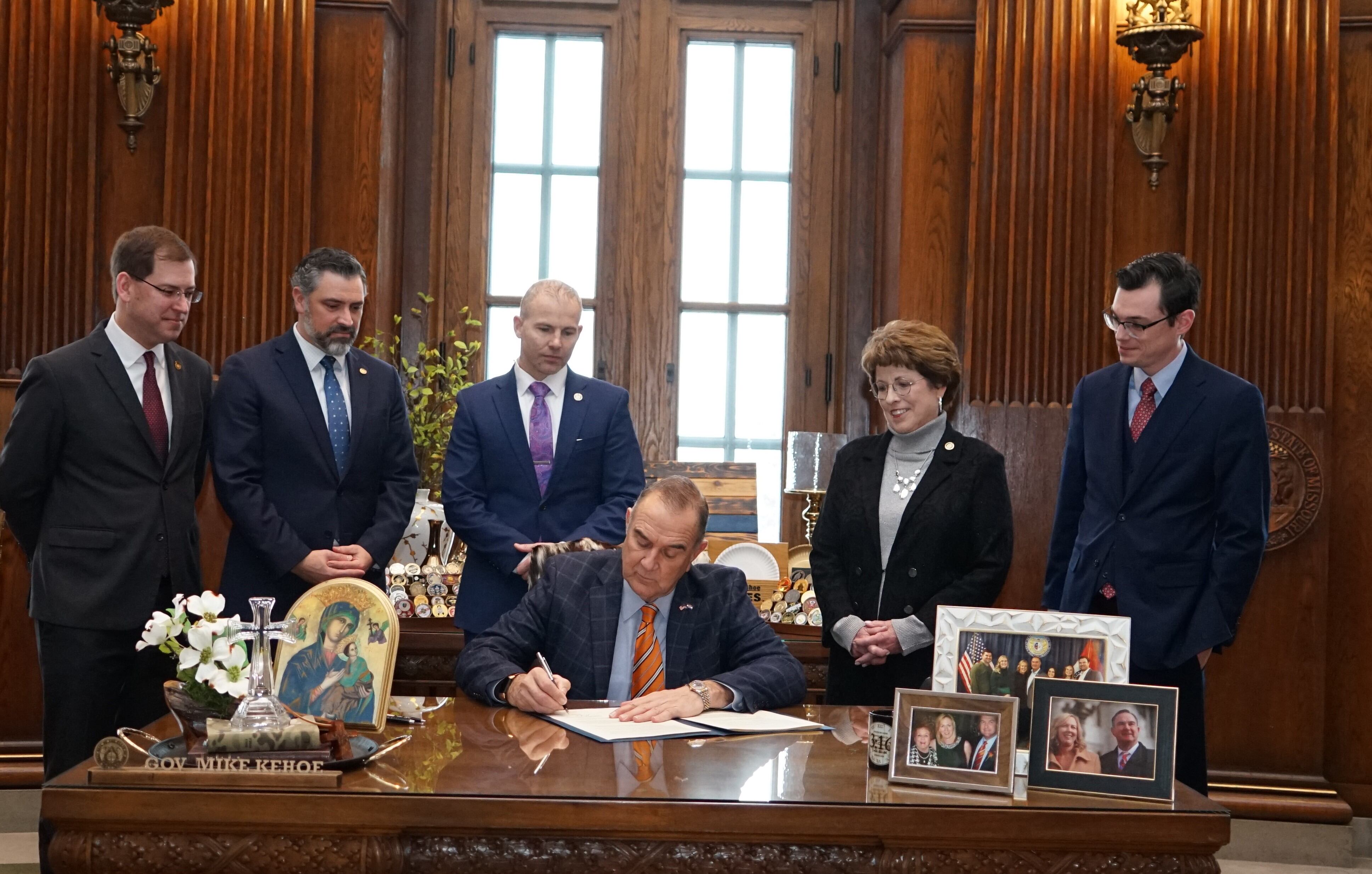 Gov. Kehoe signs executive order to eliminate DEI programs in Missouri ...