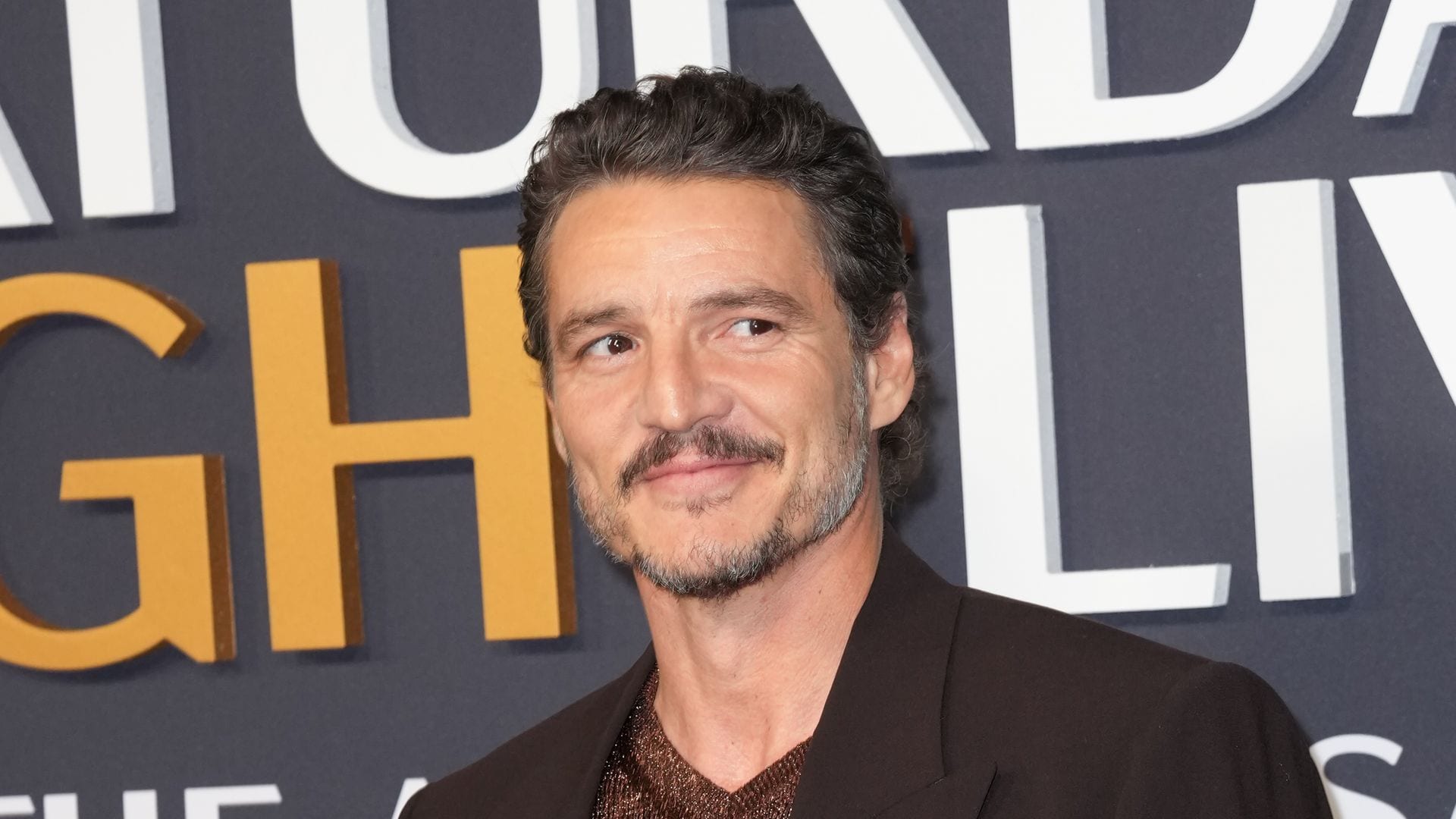Pedro Pascal shares epic BTS photo of Domingo skit with Sabrina ...