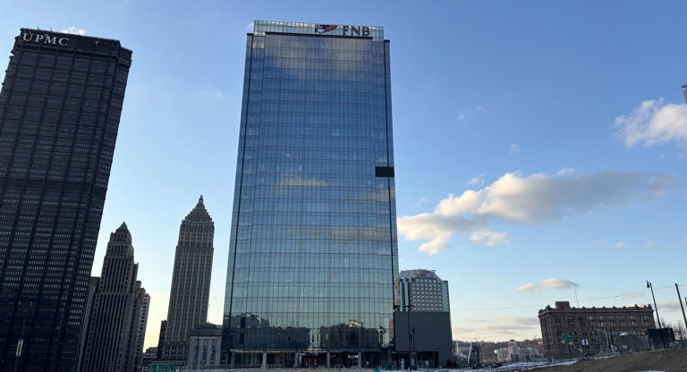 Pittsburgh's newest skyscraper opens for business