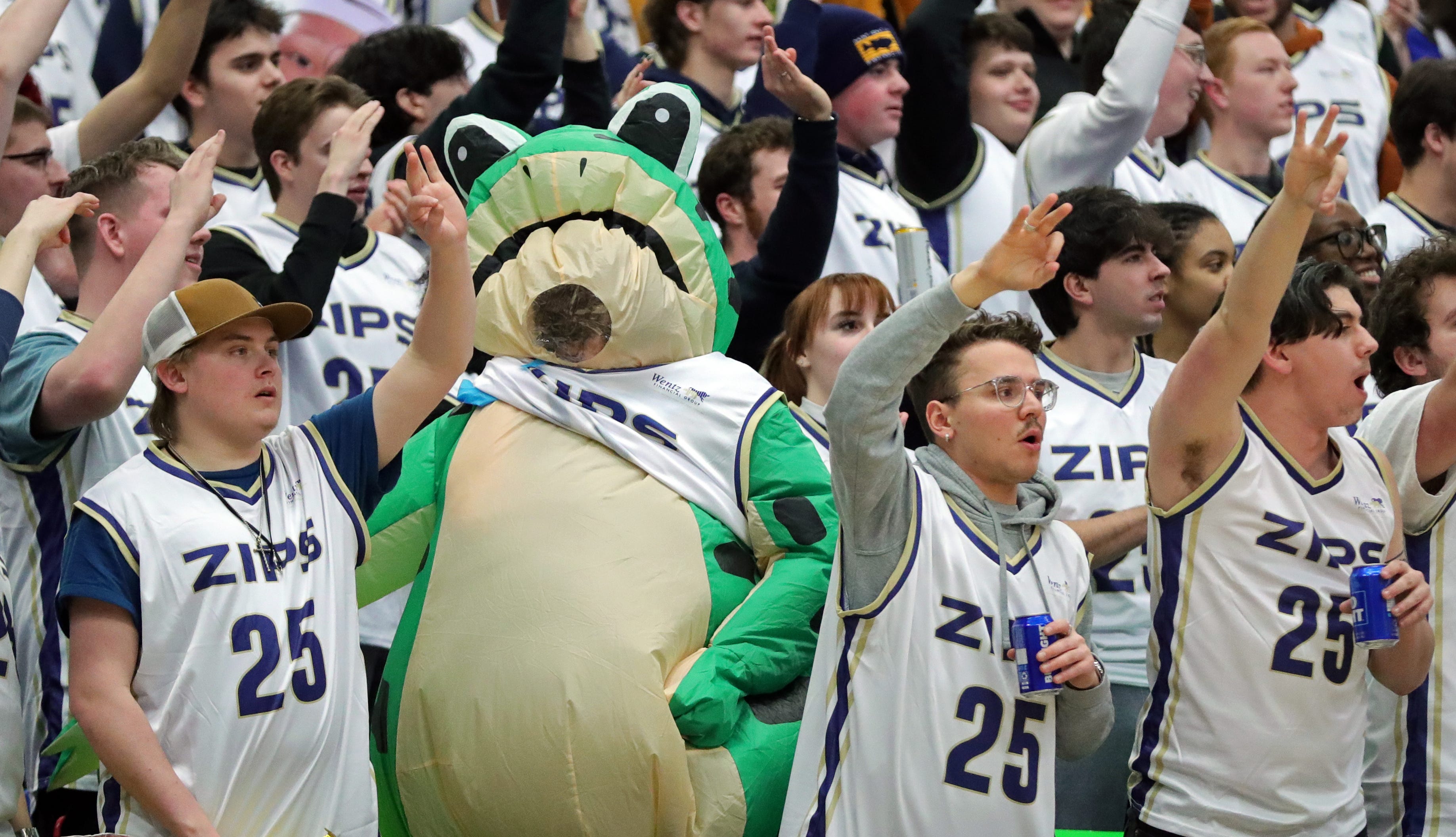 Akron Zips men's basketball takes nation's longest winning streak to ...