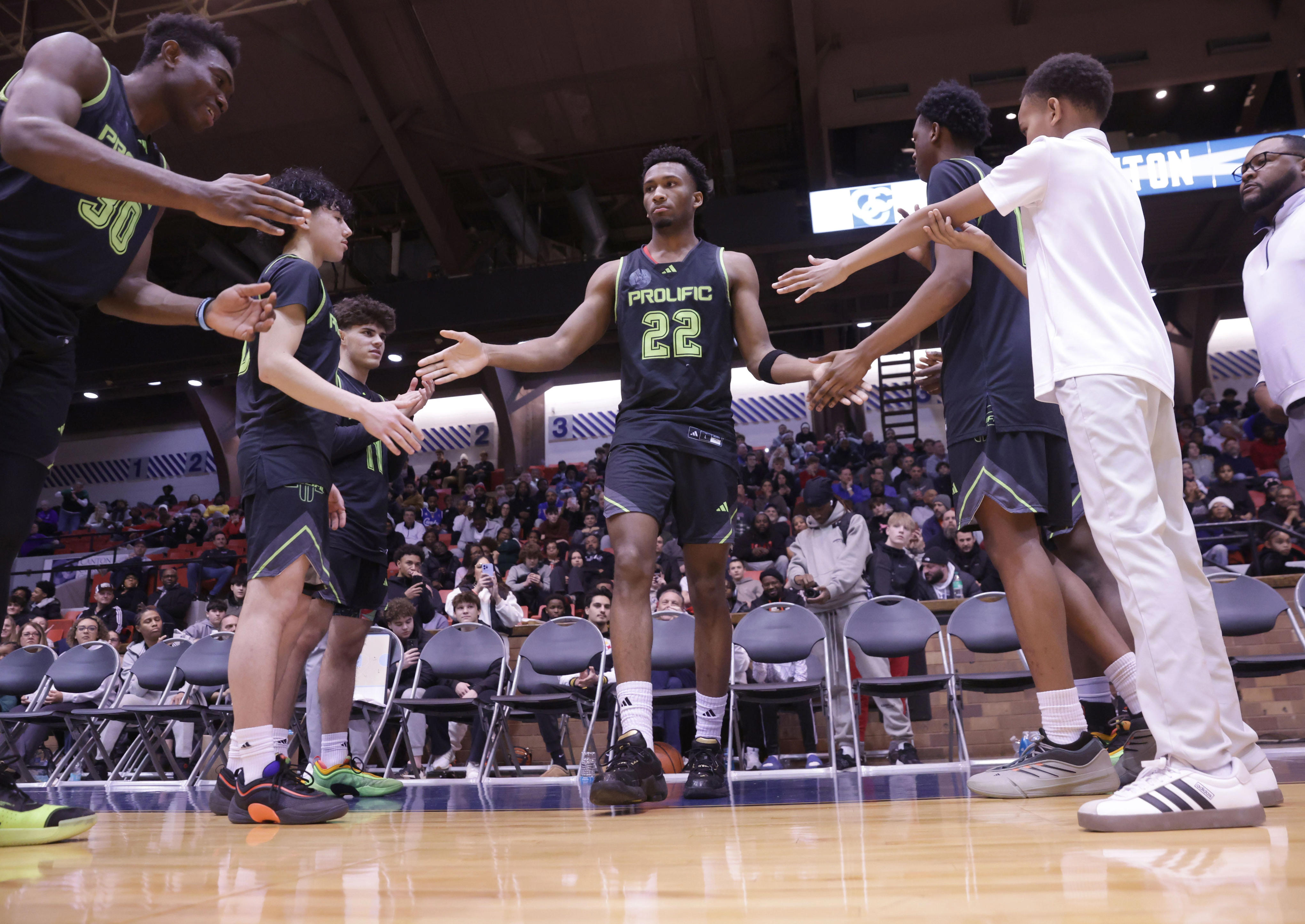 'He's the best since LeBron': Darryn Peterson wows Canton crowd ...