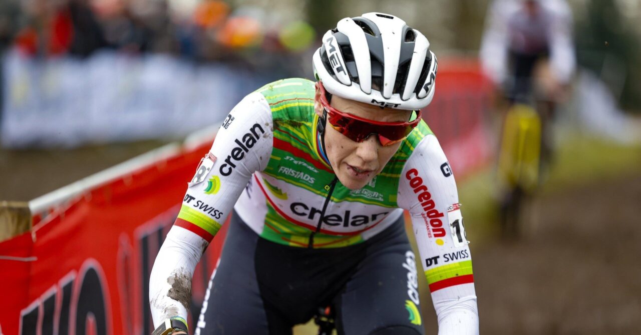 Sanne Cant loopt podium mis bij afscheid in Oostmalle, Lucinda Brand ...