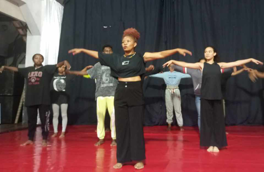 ATELIER DE DANSE CONTEMPORAINE - Une immersion artistique en mouvement