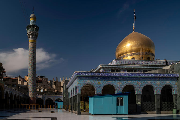 The two lives of Syria's Sayyida Zaynab suburb