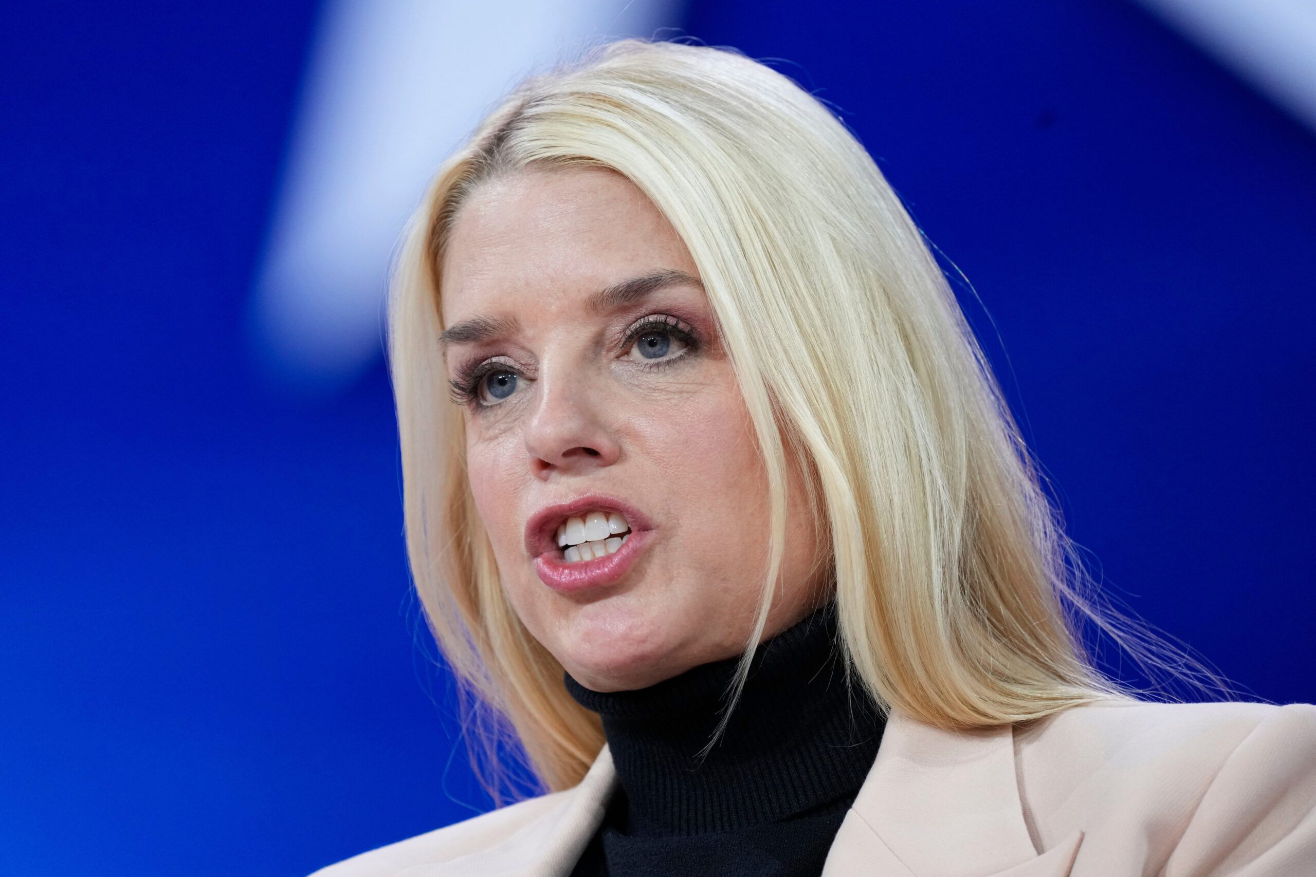 AG Pam Bondi Issues Warning to Sanctuary Cities AG Pam Bondi Issues Warning to Sanctuary Cities