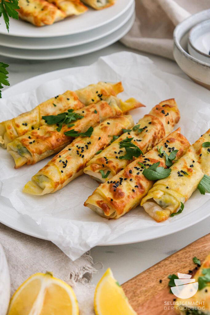 Türkische Börek mit Spinat und Schafskäse