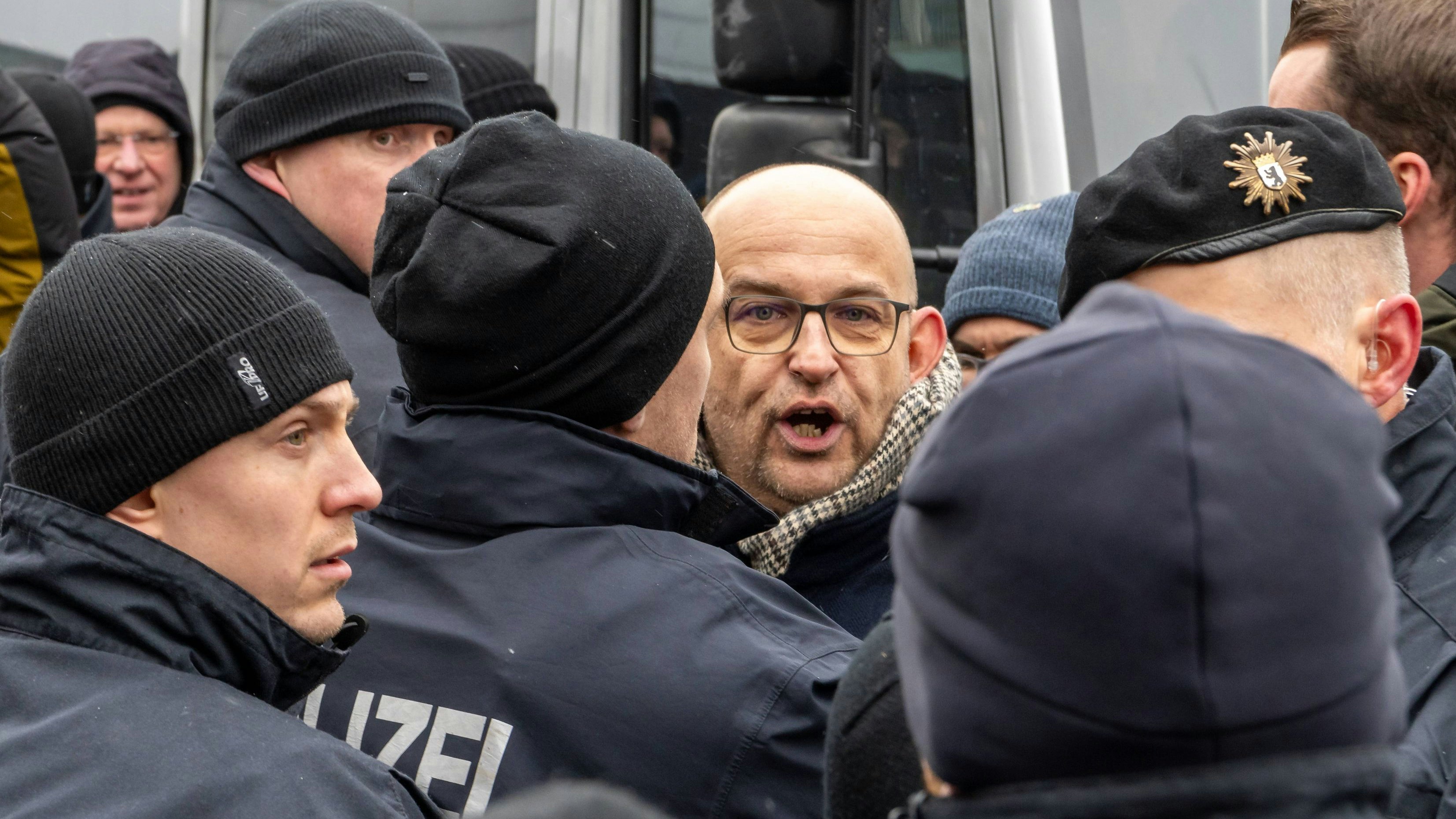 Tumulte am Terror-Tatort – AfD-YouTuber deckt alles auf