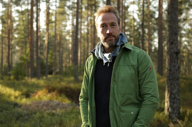 Ben Fogle's wild visit to Island family living off-grid on the coast on TV