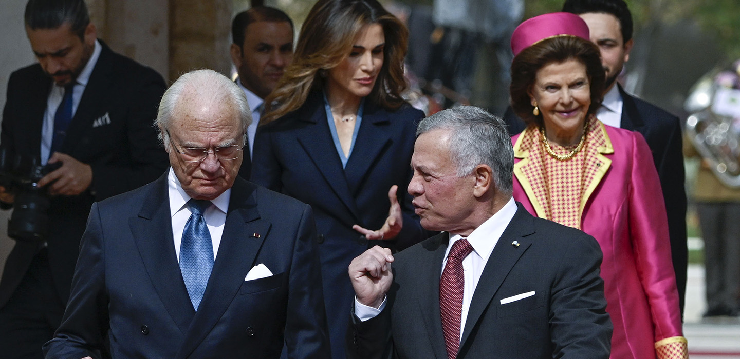 Kungen förd till sjukhus – tvingad till operation