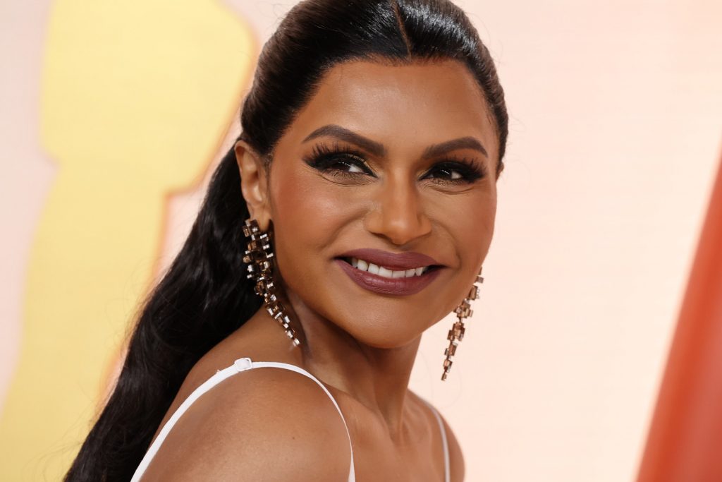 La icónica Kelly de “The Office”, Mindy Kaling, recibe su estrella en ...