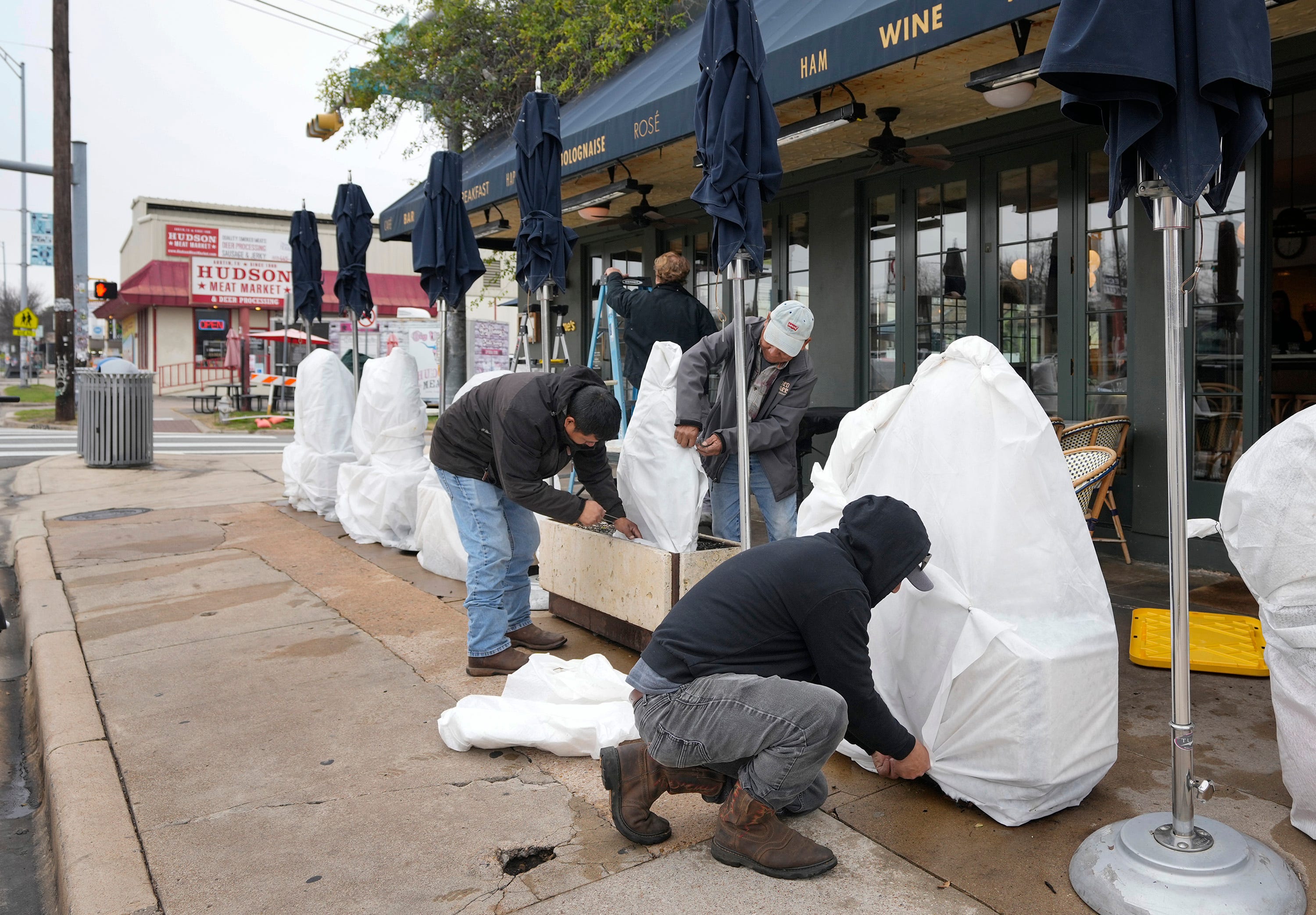Arctic blast triggers 'extreme cold warning' in Austin. See this week's ...