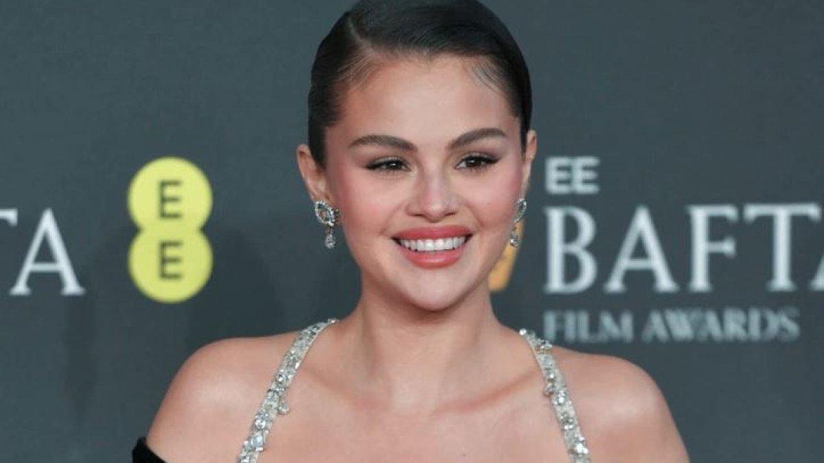 Benarkah Selena Gomez Oplas? Lihat Perubahan Drastis di Wajah and Tubuh ...