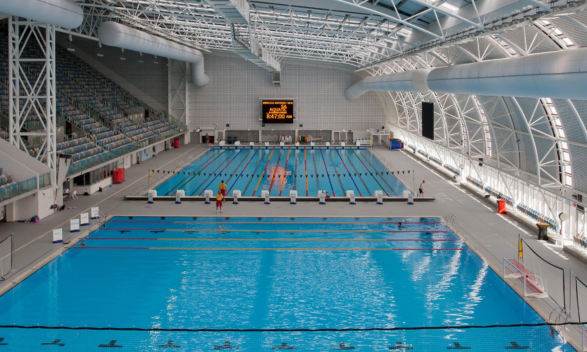 Swimmer drowns at popular public pool