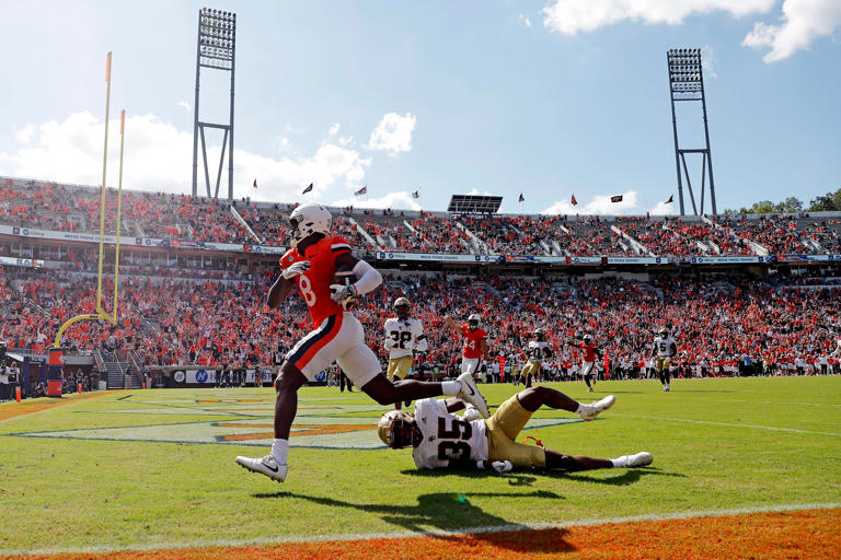 Where did Malachi Field of Notre Dame land on PFF’s top-10 wide ...