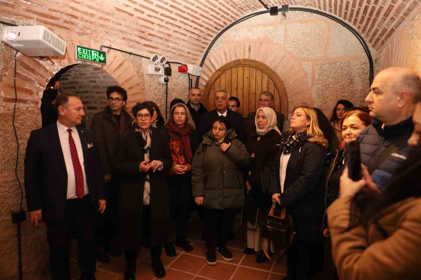 150 yıllık Bursa çizimleri, yapay zeka ile canlandırıldı