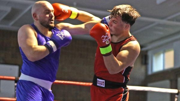 Trotz Kilo-Defizit – „Lässig-Boxer“ Dennis Dill verhaut Schwergewicht