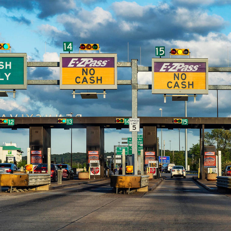 Unpaid toll texts are part of a con, fed and state officials warn