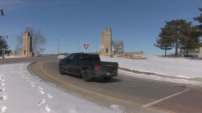 Illinois DOT introduces new study on Centennial Bridge’s future
