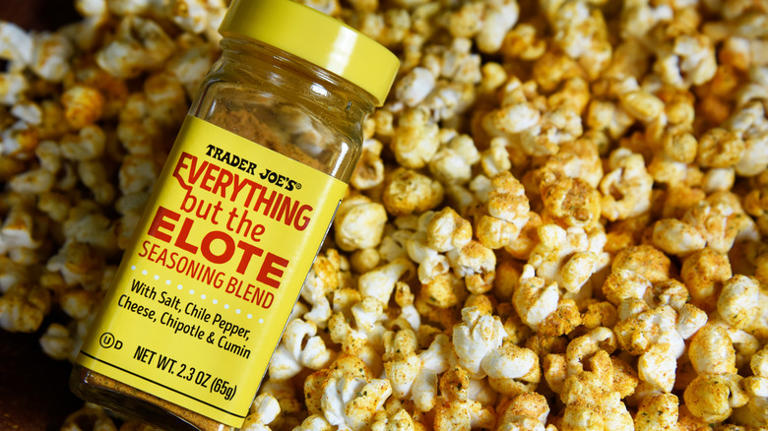 7 Best Ways To Use Trader Joe's Everything But The Elote Seasoning