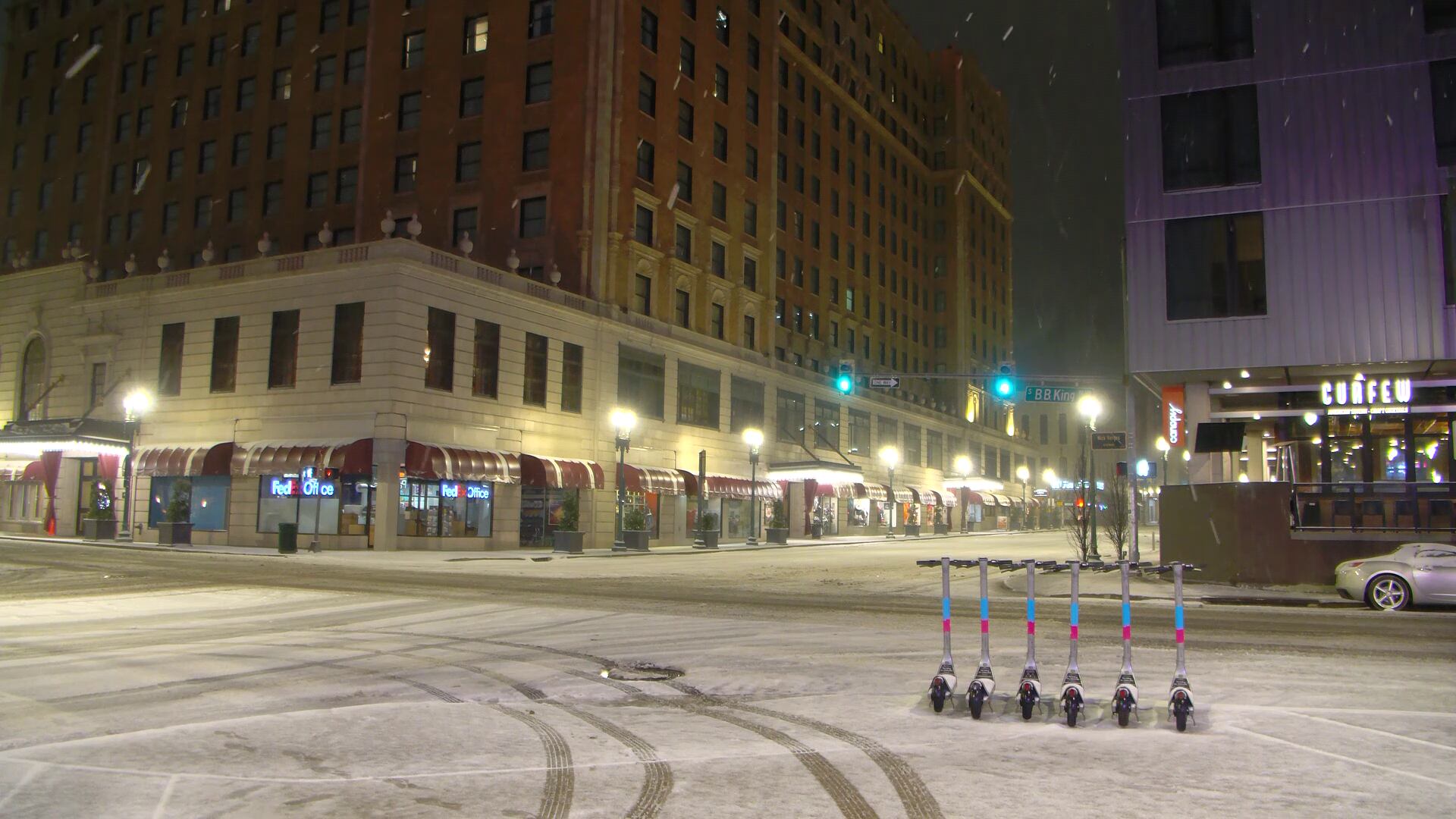 FedEx says package delays possible due to winter weather