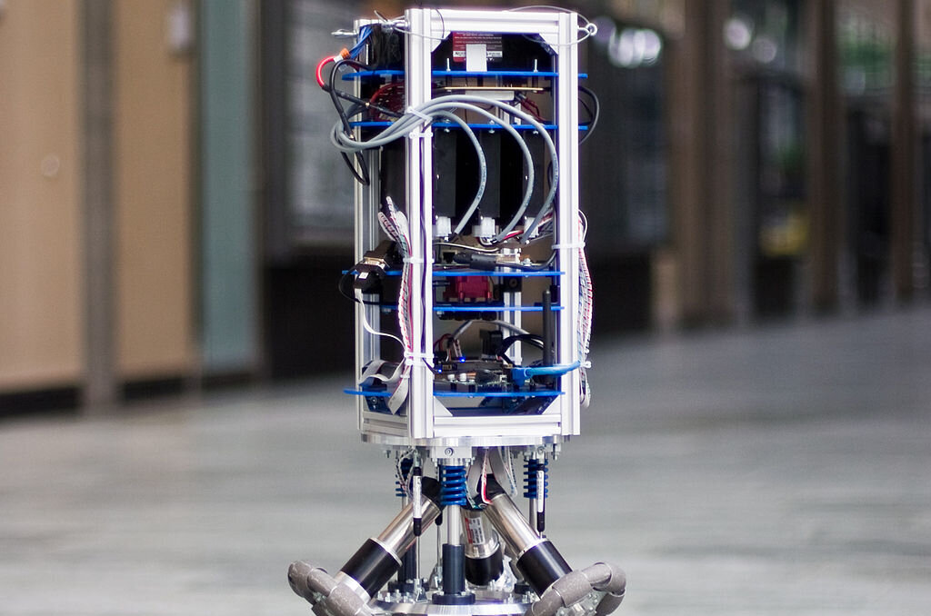 A robust and adaptive controller for ballbots