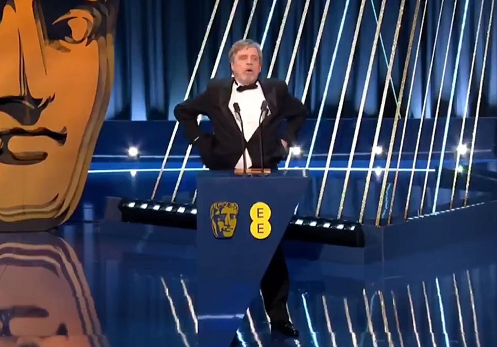 Mark Hamill’s pants fall down in apparent wardrobe malfunction on ...