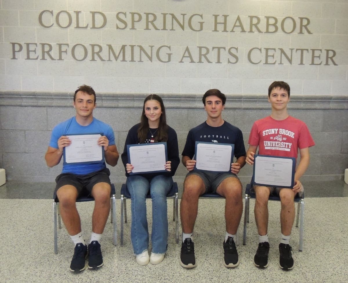 4 Cold Spring Harbor Students Advance As National Merit Finalists