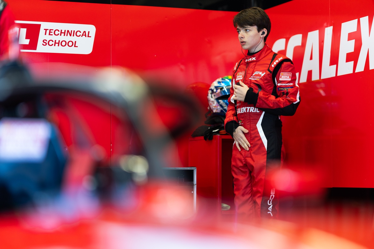 Alexander Jacoby mira evolução na etapa da F4 Spain Winter Series no ...