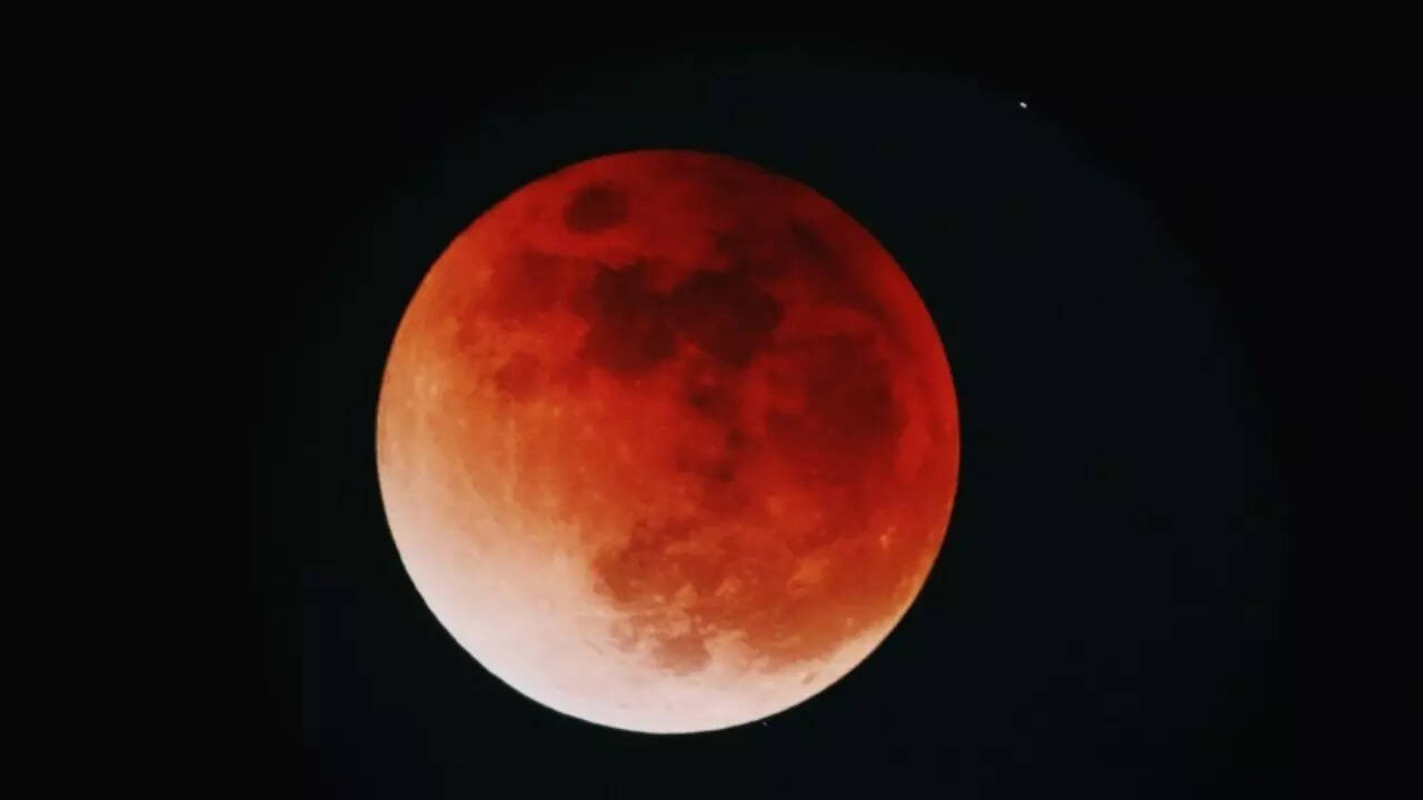 Blood moon 2025: When, where, and how to watch the moon turning red ...