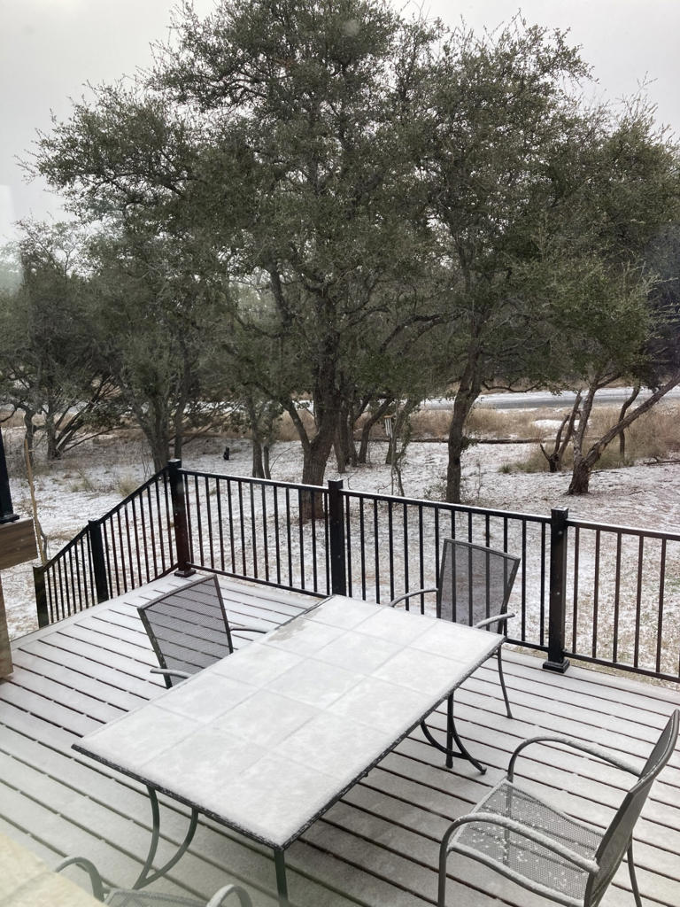 PHOTOS: Flurries, light snow accumulation seen across Central Texas