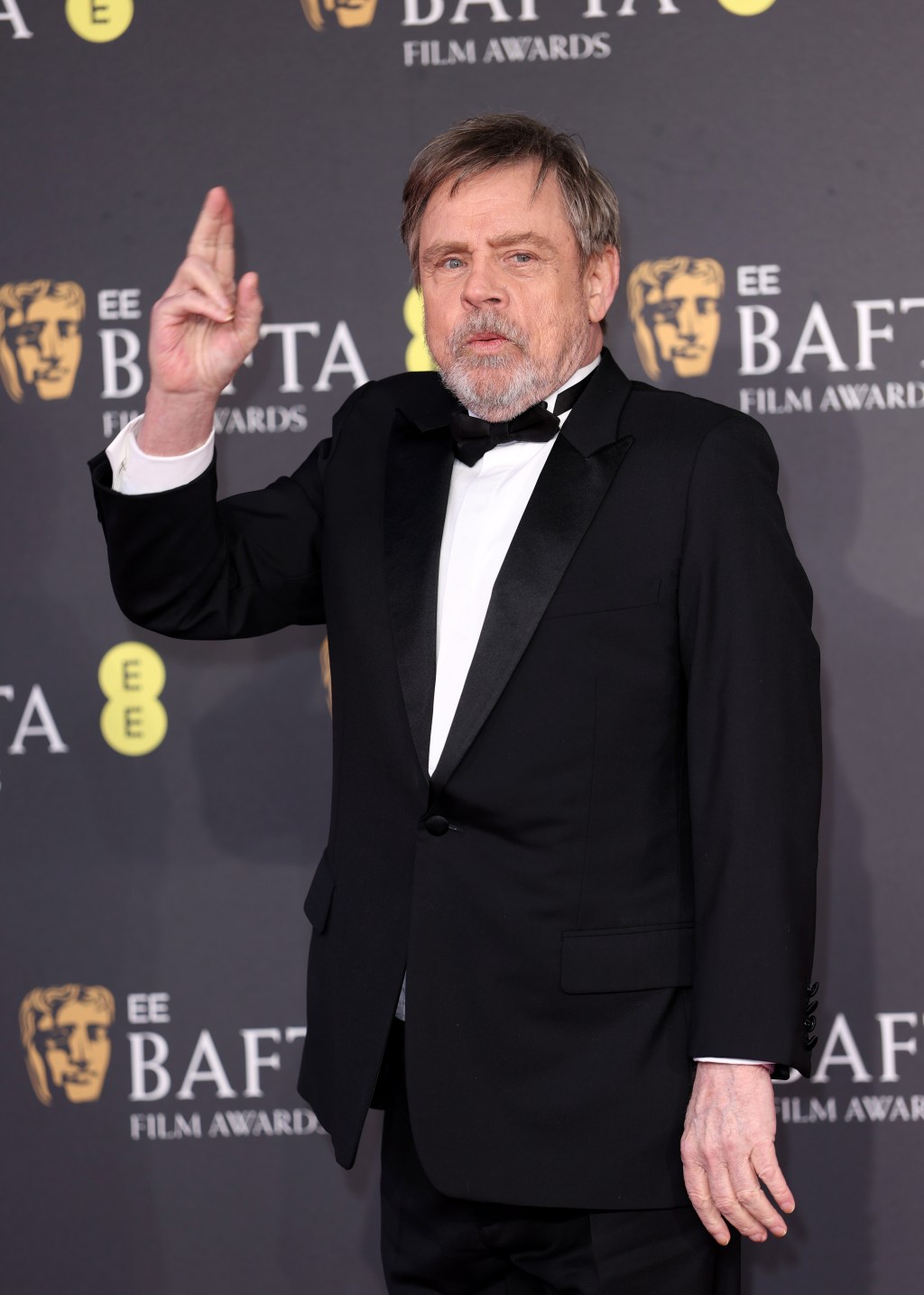 Mark Hamill’s pants fall down in apparent wardrobe malfunction on ...