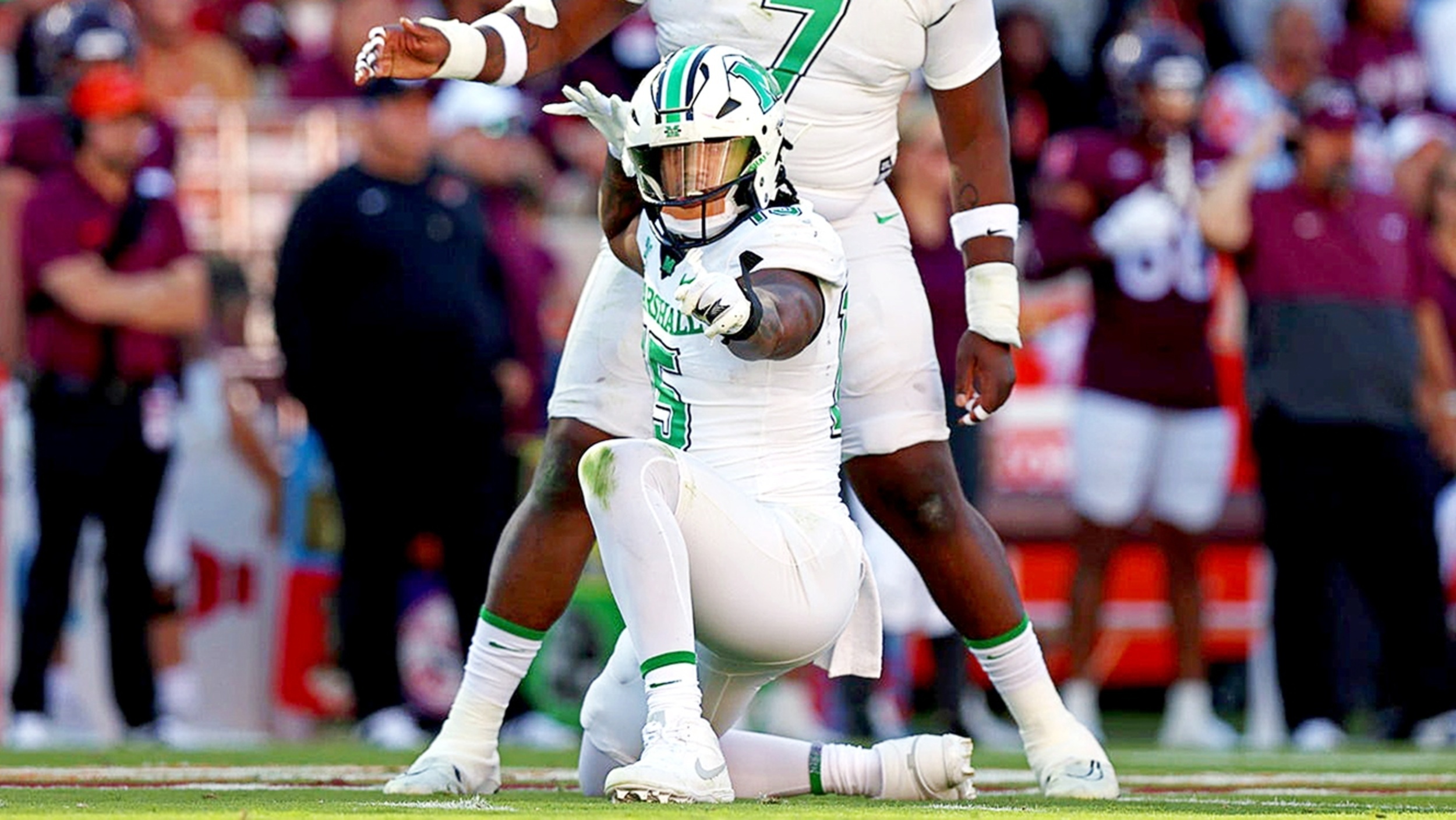 Mock draft has 49ers selecting 17-sack pass rusher