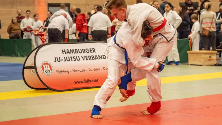 Overturned semi-truck on I-44 overpass prompts caution for Tulsa drivers