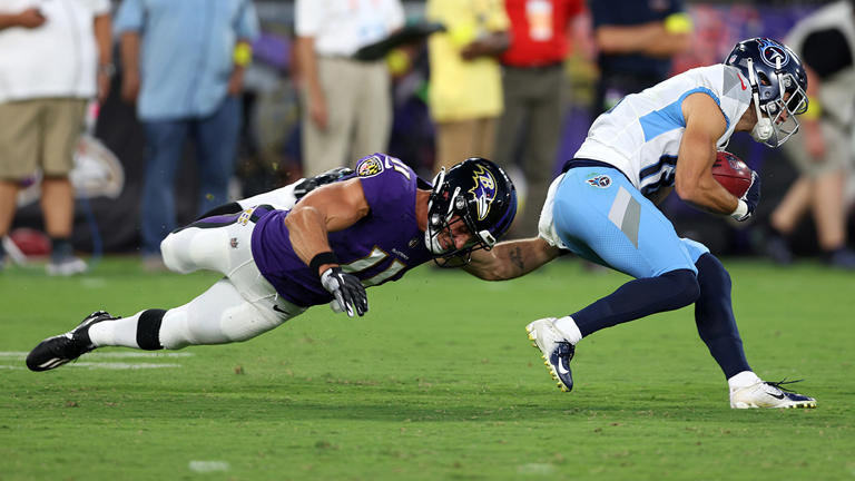 Raiders Sign WR With Ties to Chip Kelly, Cut 25-Year-Old CB