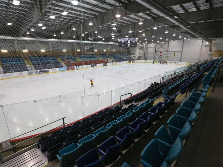 Deep dive into why the Notre Dame Hounds are giving up Jr. A hockey